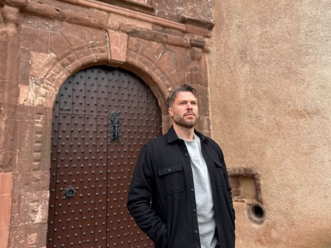 Realscreen » Archive » FirstLookTV producing three-part “Castles SOS ...