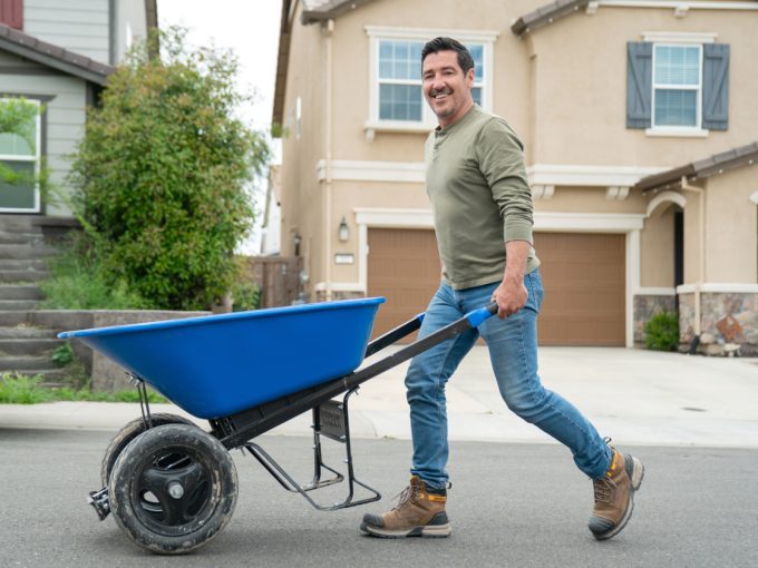 Realscreen » Archive » HGTV reboots “Crashers” with Jonathan Knight
